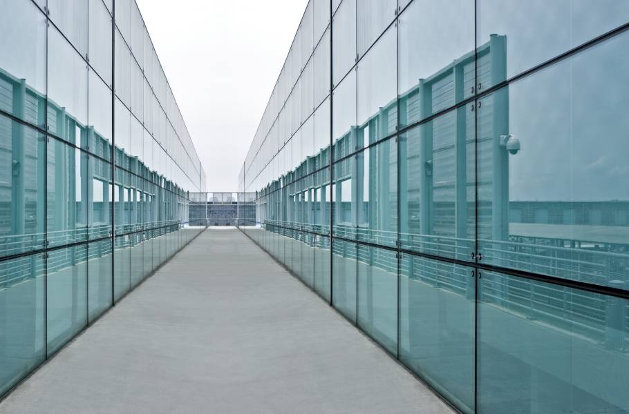 Glass curtain walls